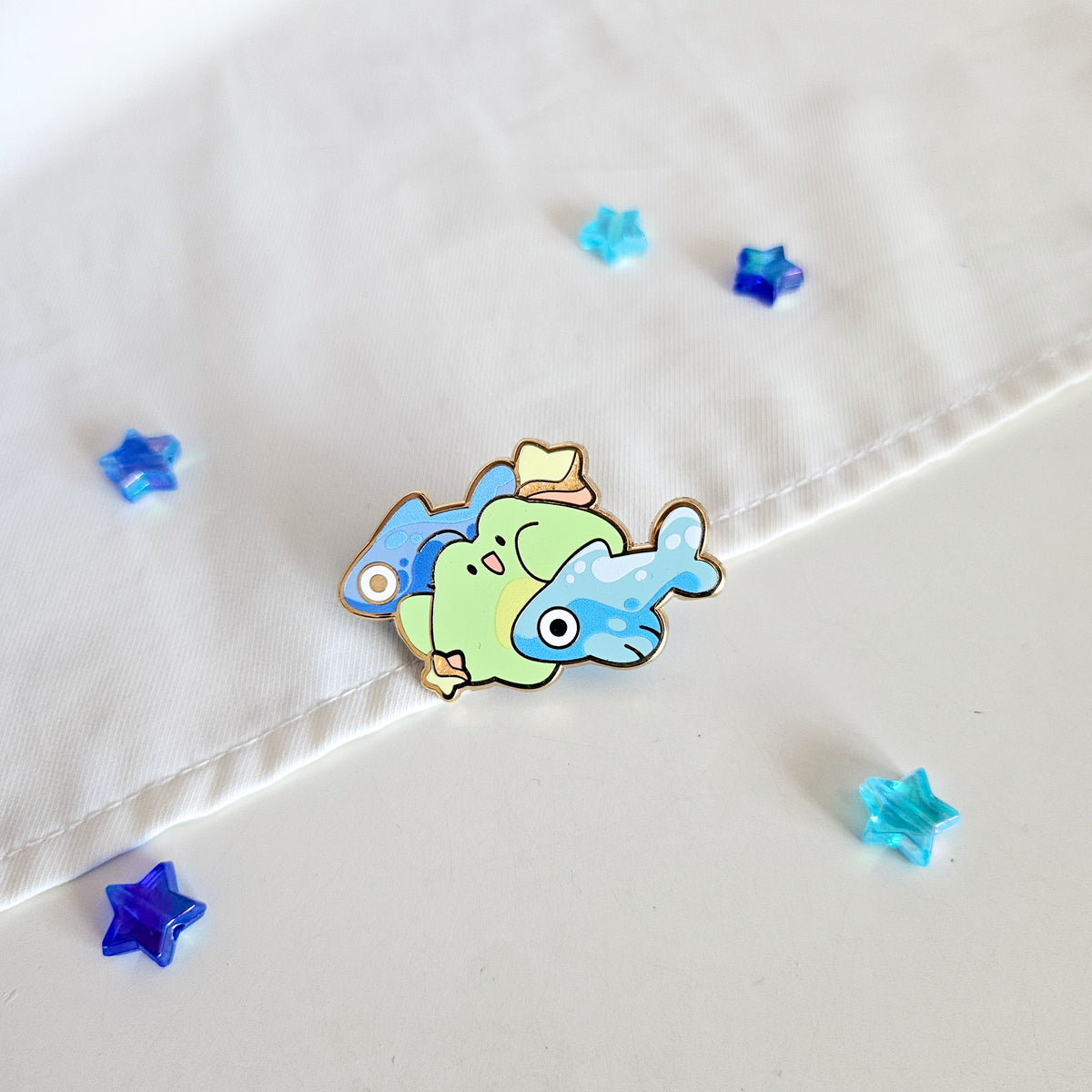 Bubble Fish Glitter Enamel Pin – Zellie's Koi Pond
